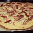 Cómo preparar pizza de bacon y dátiles