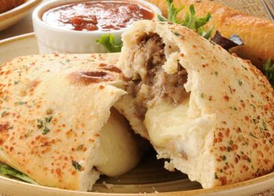 ¿Cómo hacer un calzone de carne y queso?